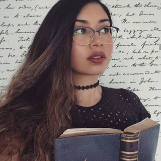 What do you think Angela Arcade (Arcade's Books)'s MBTI type is?